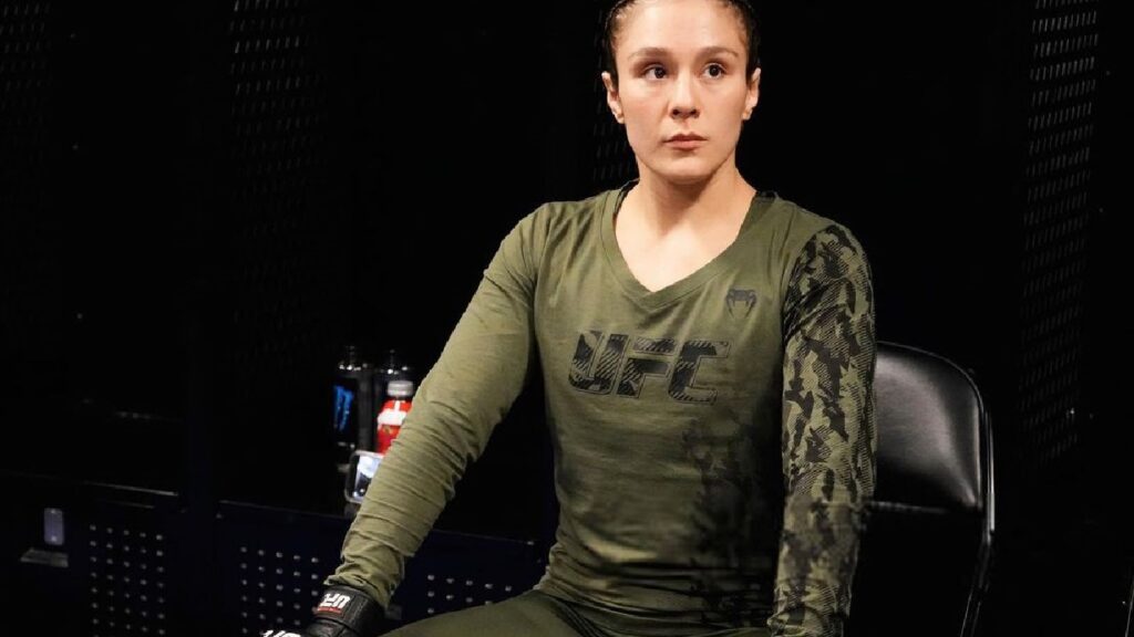 Alexa Grasso passed the first five-round test of her professional ...