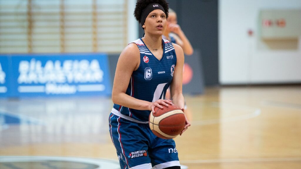 Iga Swiatek started with a straight-set win in Australia – Femi Sports