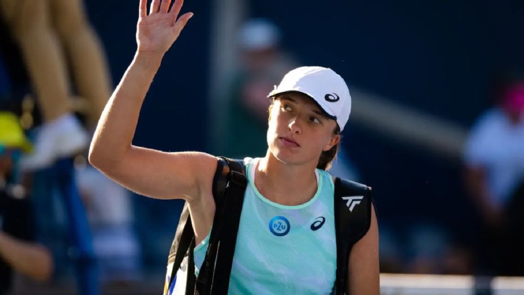 Iga Swiatek started with a straight-set win in Australia - Femi Sports