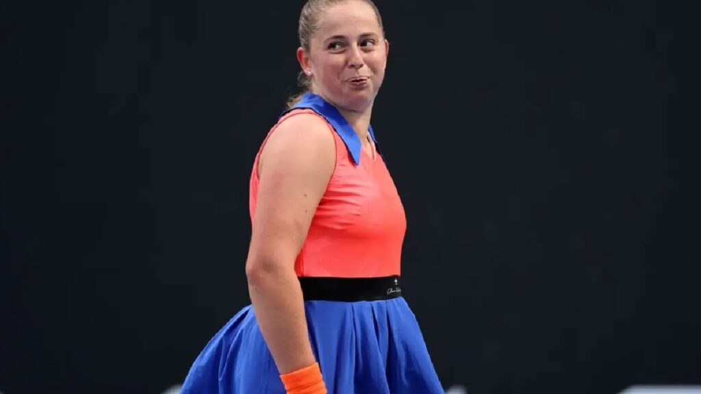 Jelena Ostapenko defeated Danielle Collins and qualified for the second ...