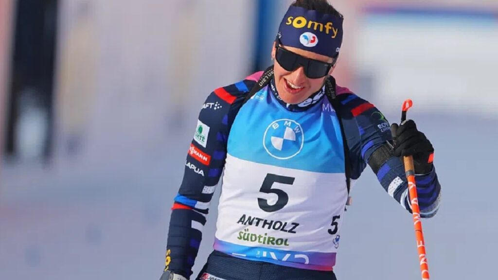 Julia Simon won the 12.5km mass start of the Biathlon World Cup in ...