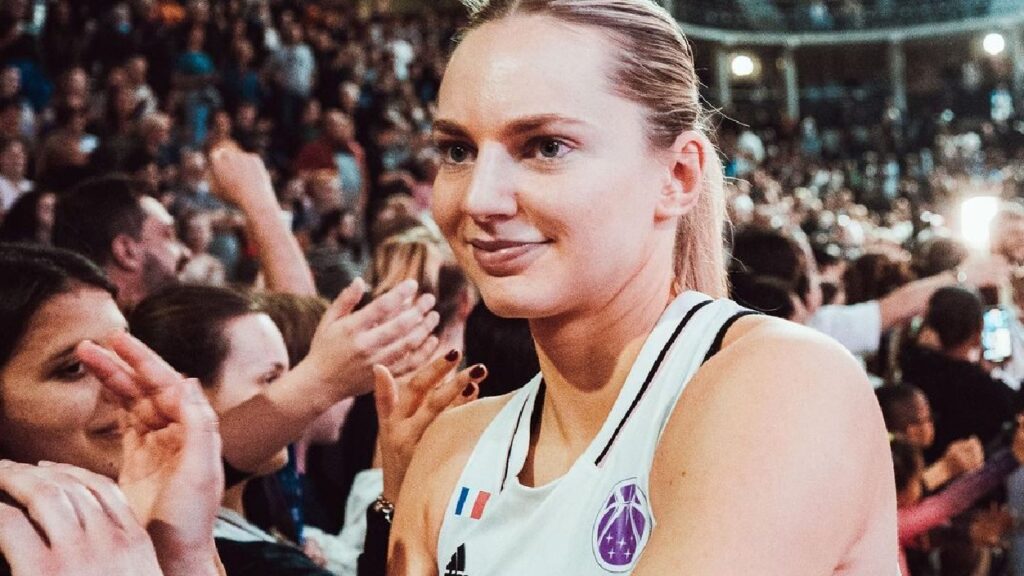 Dutch speed skater Merel Conijn – Femi Sports