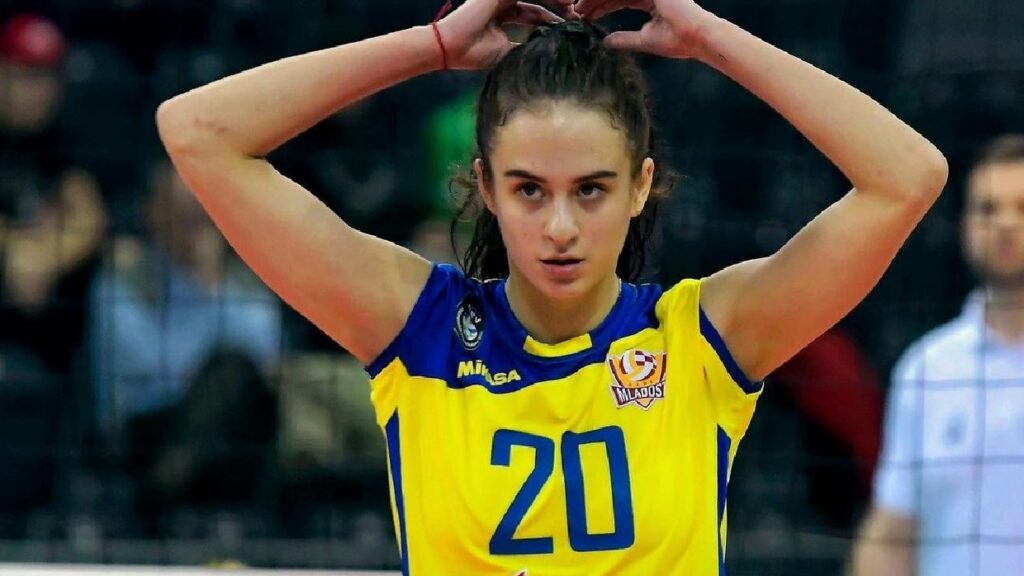 Croatian volleyball babe Natalia Tomic - Femi Sports