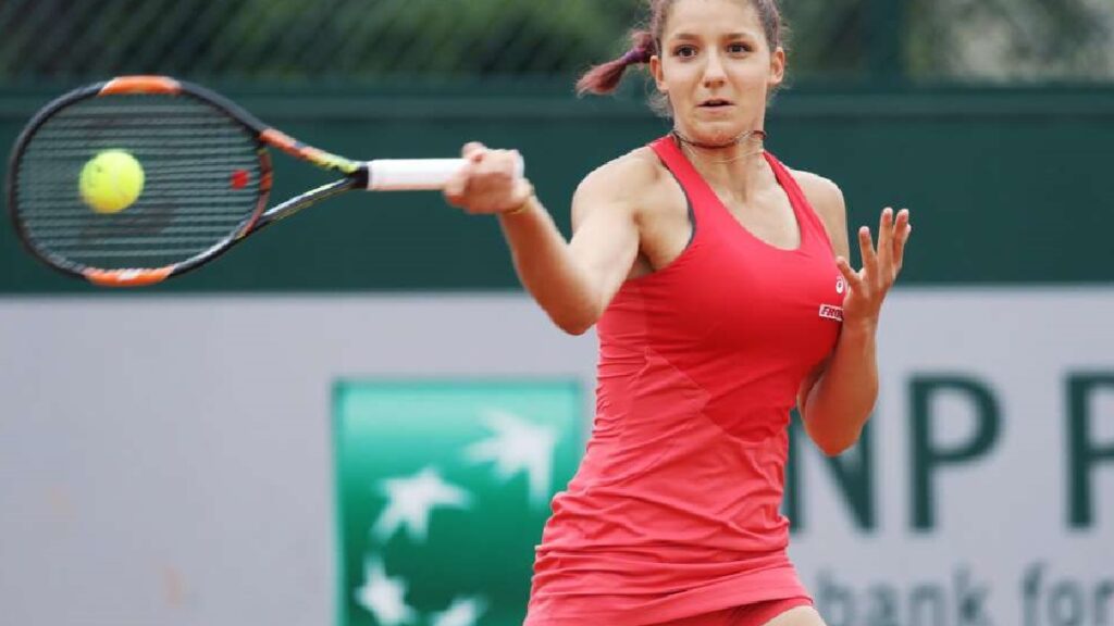 Spanish qualifier Rebeka Masarova advanced to the semi-finals of the ...
