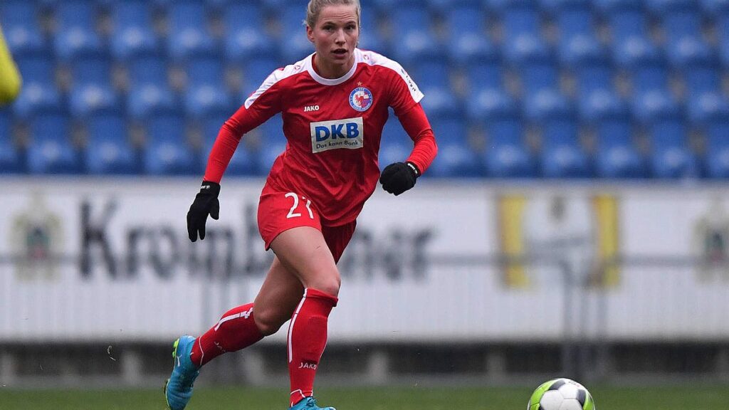 Israeli soccer babe Sharon Beck - Femi Sports