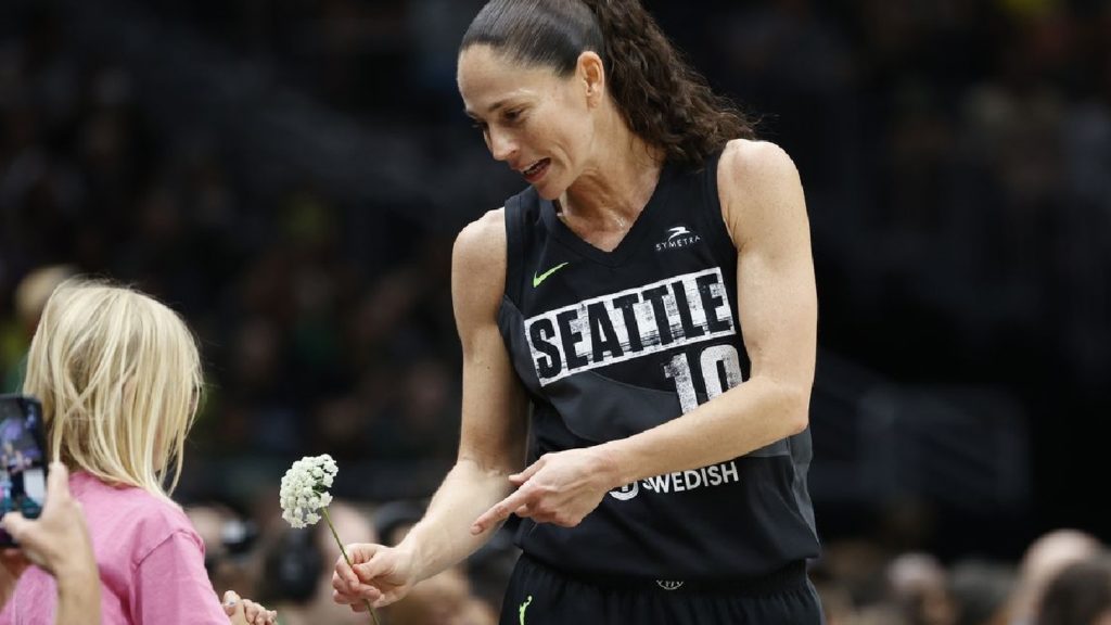 Over 18,000 fans applauded Sue Bird in her last game of the WNBA ...