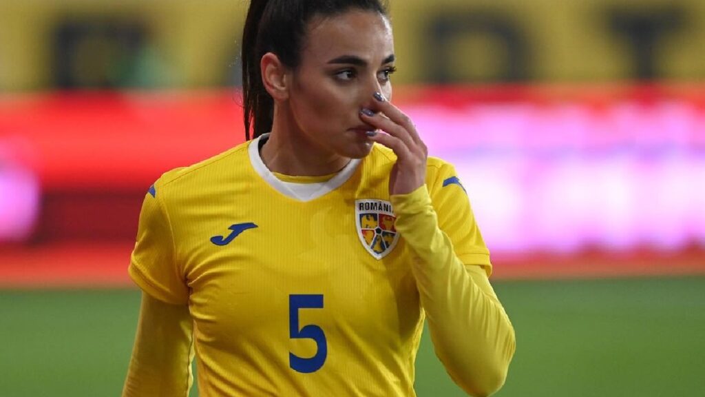 Romanian soccer babe Teodora Meluta – Femi Sports